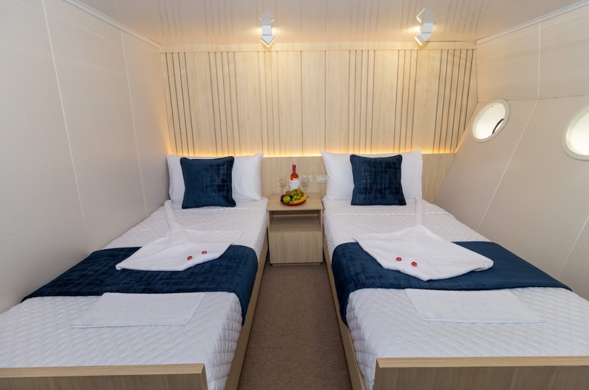 Galapagos Central Wonders Cruise - C - Peregrine Travel Centre